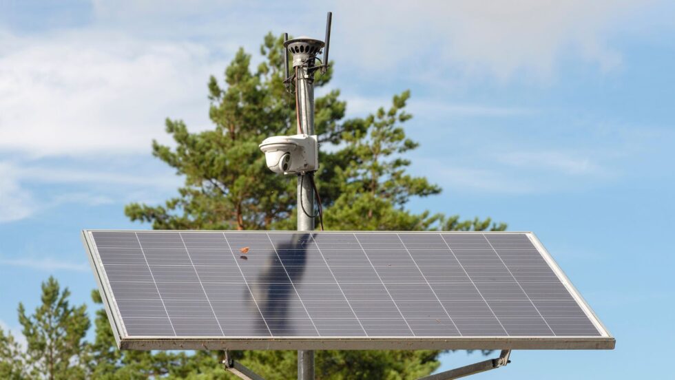 The Advantages of Hiring Solar Camera Towers - Frontline Security of ...